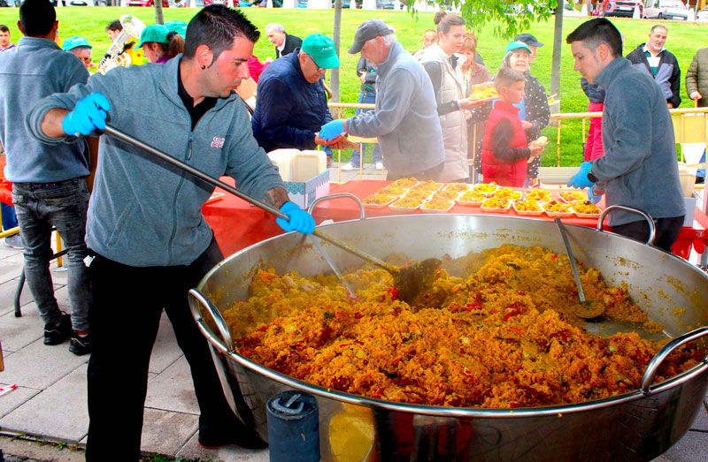 Gran 'paella' para los mayores de Coslada - Cosladaweb